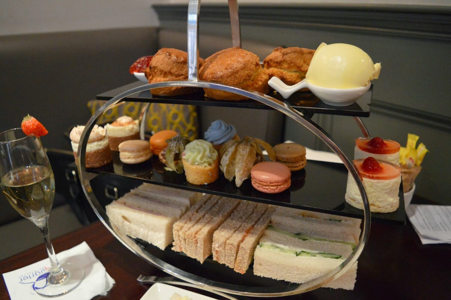 Unwind Atrium and Bar – THE LORD FORREST HOTEL